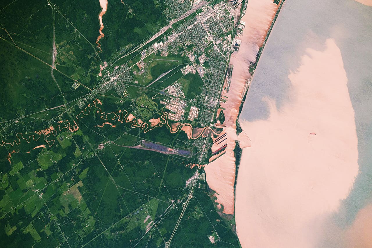 Red clay runoff into Lake Superior captured from space | Quetico ...